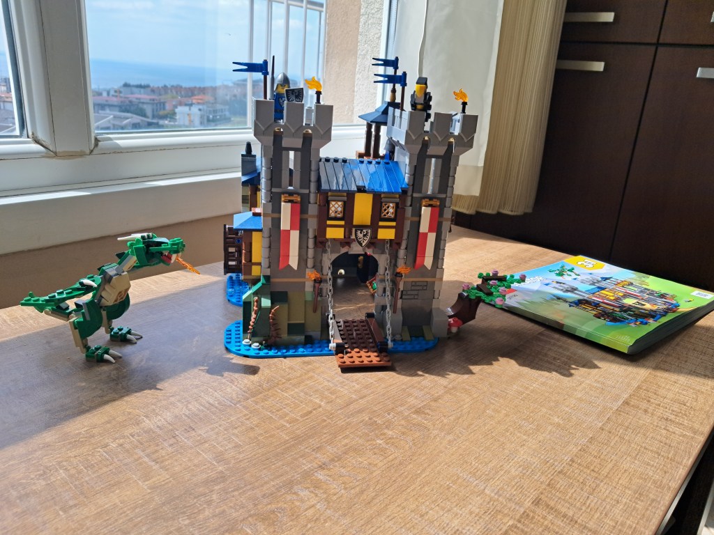 Completed LEGO 31120 CREATOR 3 IN 1 Medieval Castle - OnlineLegoMan