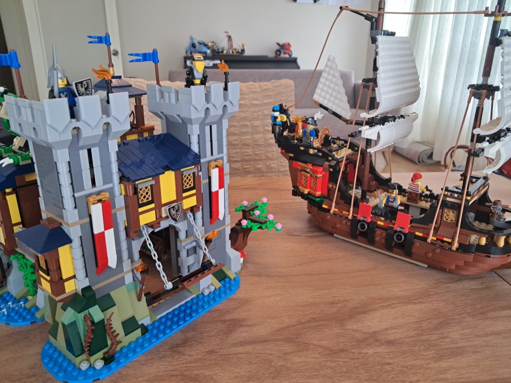 LEGO Medieval Castle and Pirate Ship - OnlineLegoMan